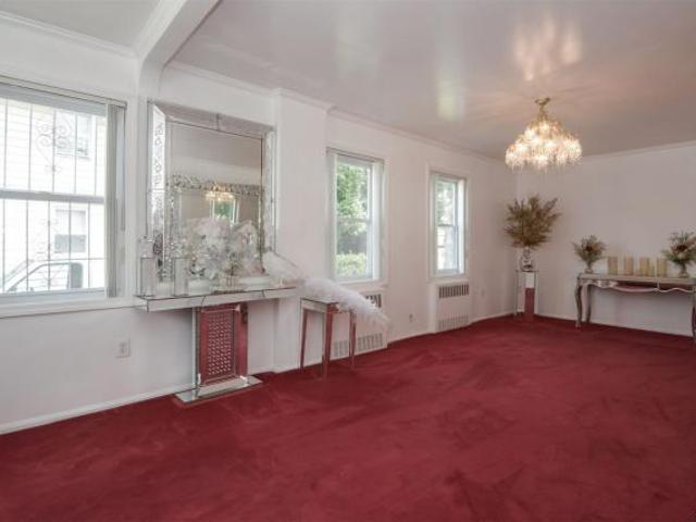 house with 6 bedroom, Jamaica Hills NY ES72692326
