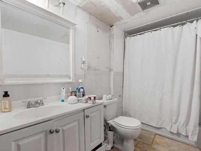 house with 6 bedroom, Jersey City NJ ES104150391