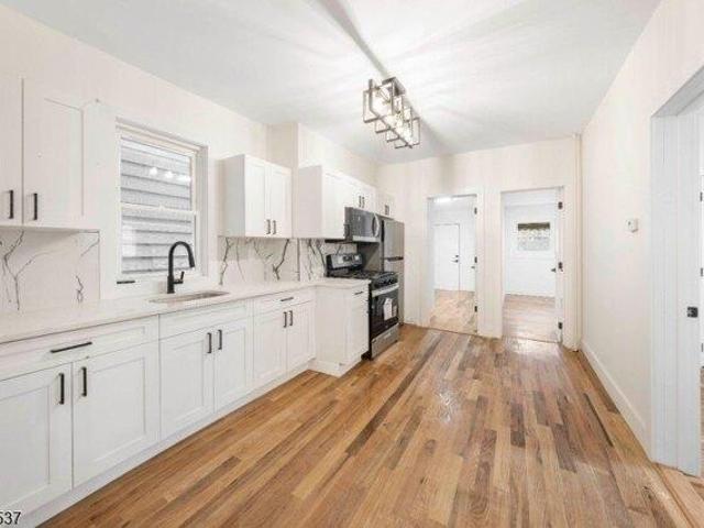 house with 6 bedroom, Jersey City NJ ES104606613