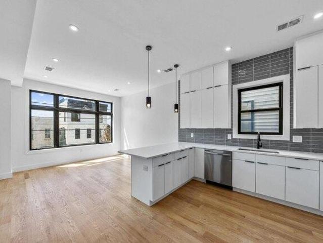 house with 6 bedroom, Jersey City NJ ES104853271
