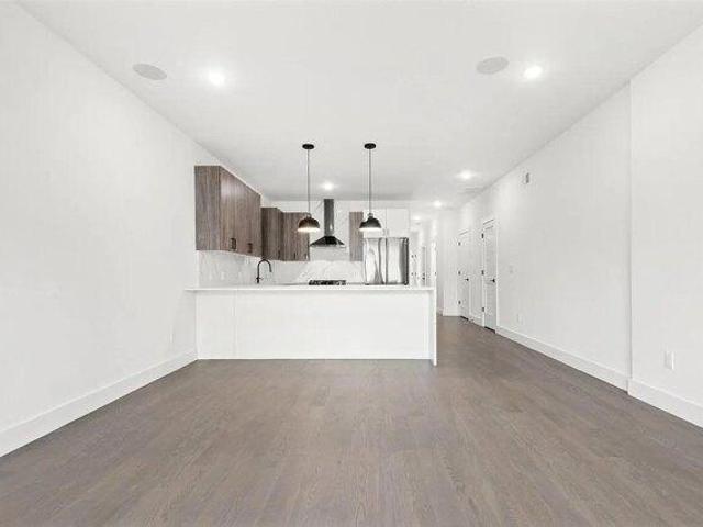 house with 6 bedroom, Jersey City NJ ES104832562