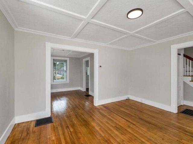 house with 6 bedroom, Laconia NH ES104479410