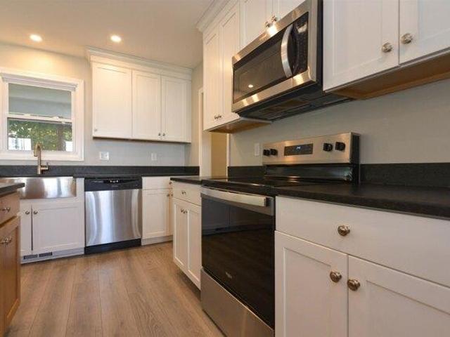house with 6 bedroom, Laconia NH ES104758168