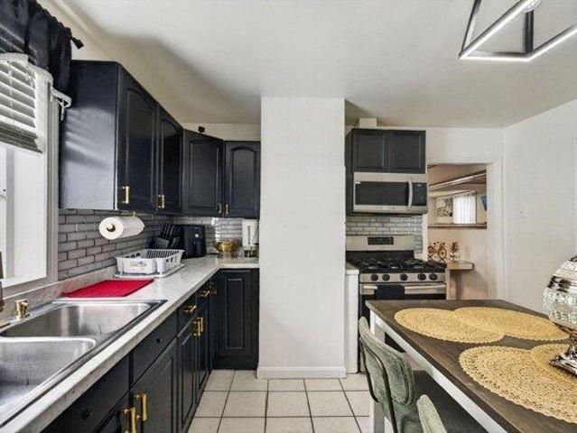 house with 6 bedroom, Lawrence MA ES103807572