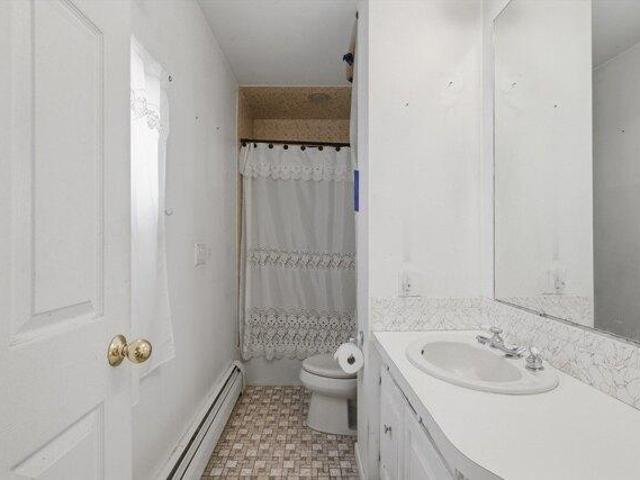 house with 6 bedroom, Leominster MA ES105105955