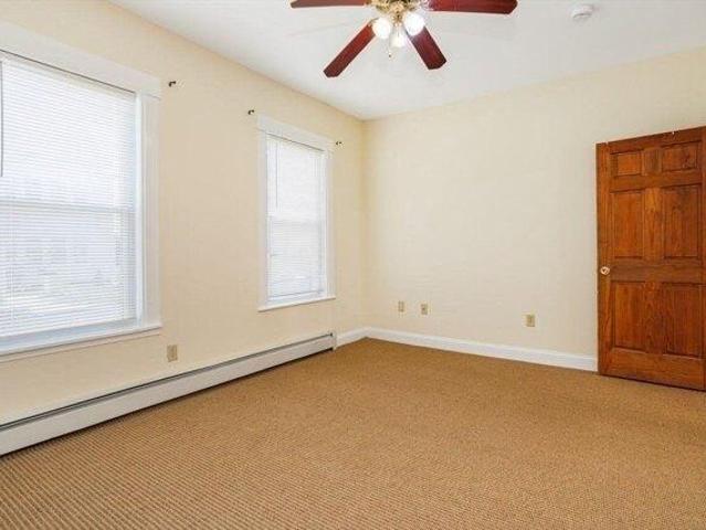 house with 6 bedroom, Leominster MA ES105106021