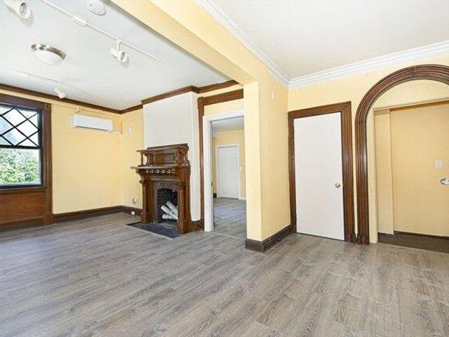 house with 6 bedroom, Leicester MA ES104850442