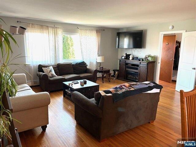 house with 6 bedroom, Little Ferry NJ DLS102726363