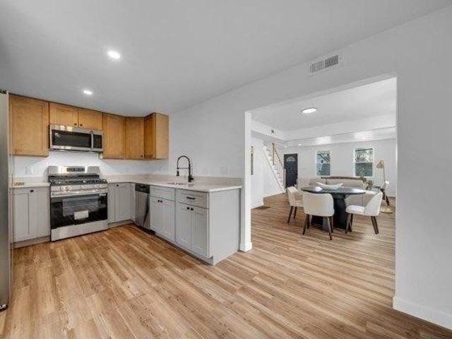 house with 6 bedroom, Lowell MA ES103073806