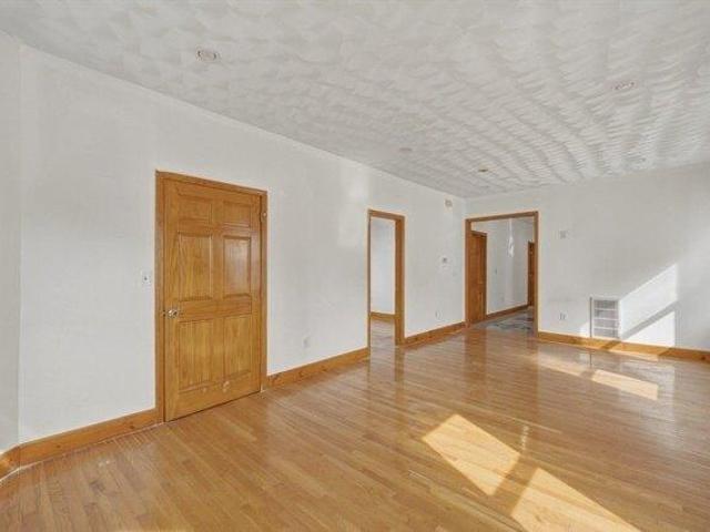 house with 6 bedroom, Lowell MA ES105061652