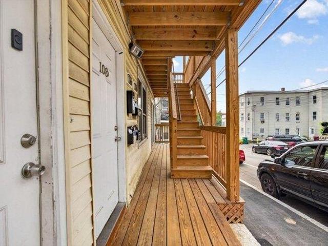 house with 6 bedroom, Lowell MA ES105093622