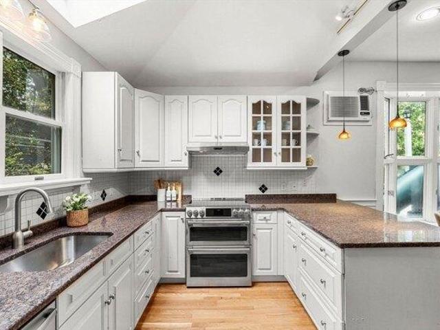 house with 6 bedroom, Lowell MA ES105173100
