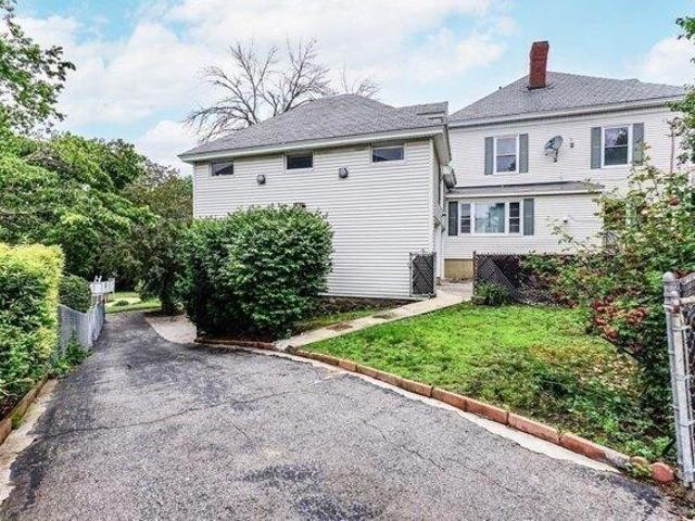 house with 6 bedroom, Lowell MA ES105232384