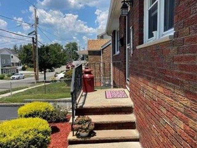 house with 6 bedroom, Lyndhurst NJ ES104329398