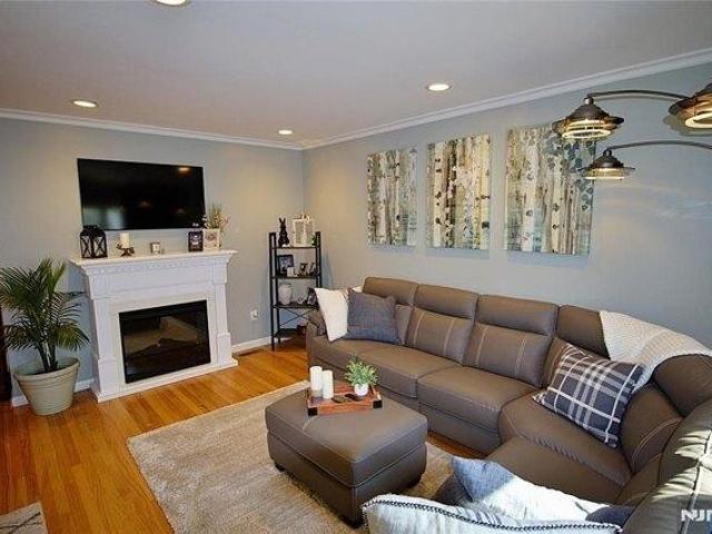 house with 6 bedroom, Lyndhurst NJ ES105124218