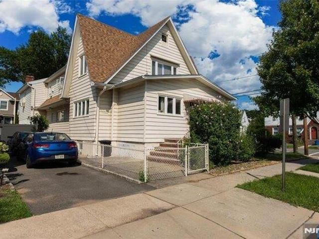 house with 6 bedroom, Lyndhurst NJ ES105174535