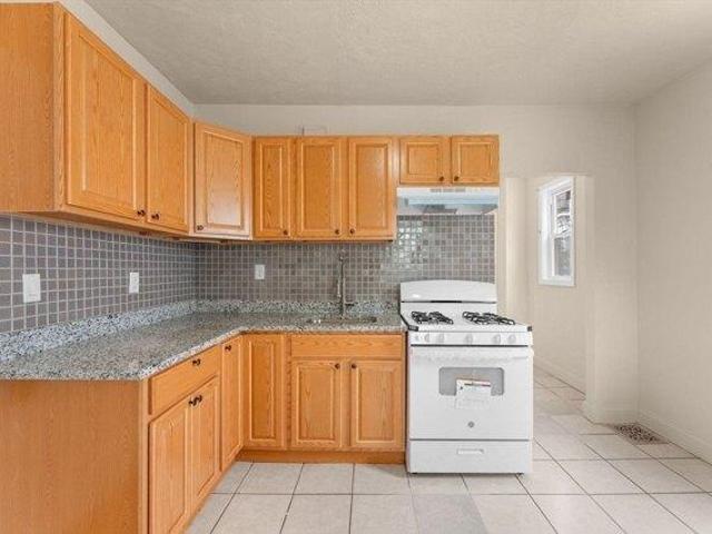 house with 6 bedroom, Lynn MA ES105124894