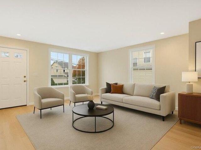 house with 6 bedroom, Mamaroneck NY ES104921757