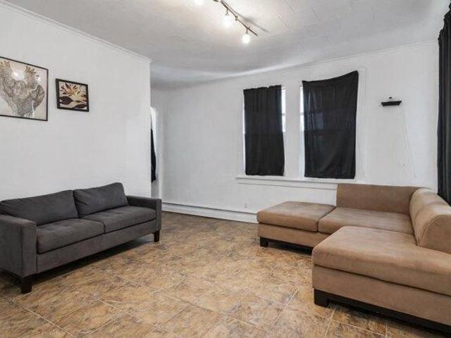 house with 6 bedroom, Manchester NH DLS101782848