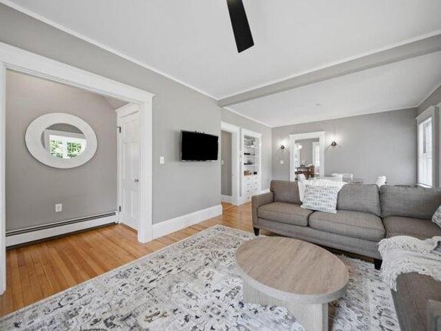 house with 6 bedroom, Manchester NH ES105093899