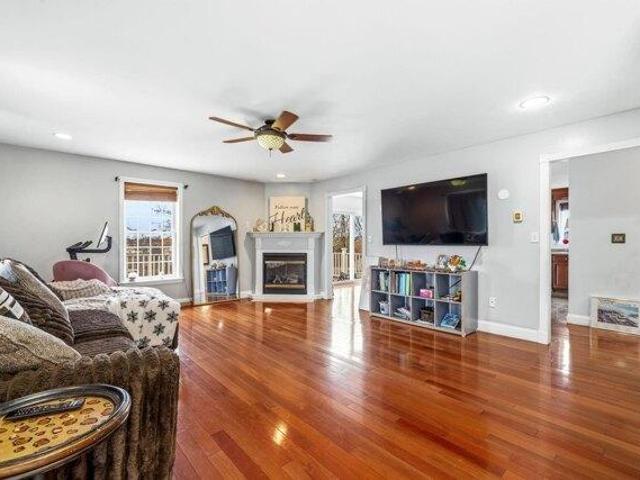 house with 6 bedroom, Manchester NH ES103125086