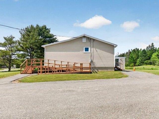 house with 6 bedroom, Machias ME ES104478534