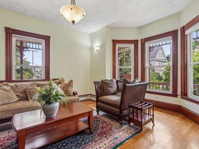 house with 6 bedroom, Malden MA ES105256619