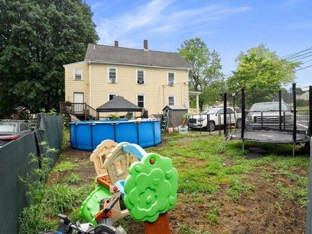 house with 6 bedroom, Marlborough MA ES105041382