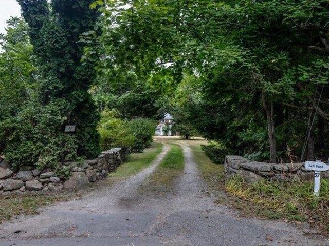 house with 6 bedroom, Mattapoisett MA ES105192196