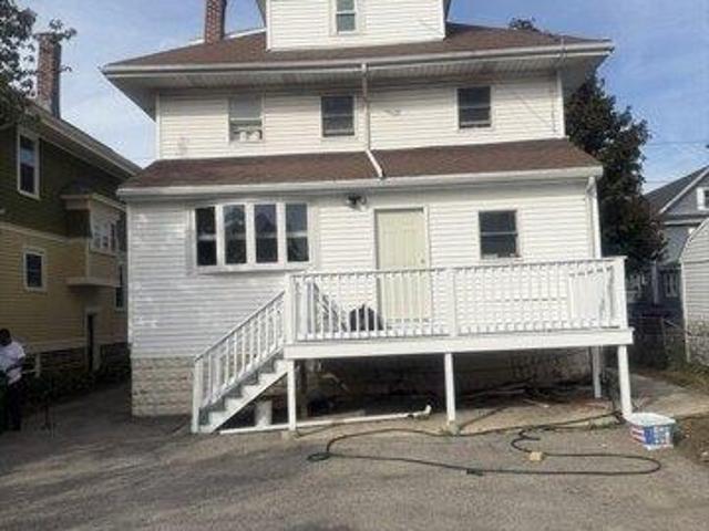 house with 6 bedroom, Medford MA DS102860564