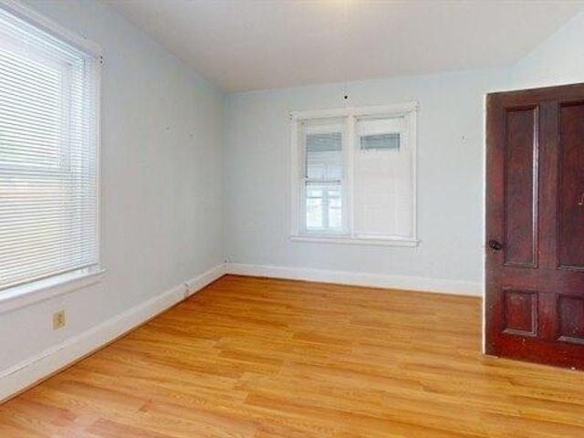 house with 6 bedroom, Medford MA ES104330214