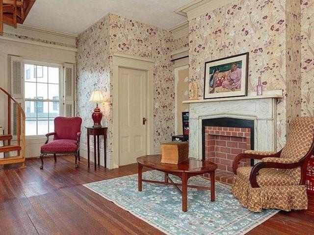 house with 6 bedroom, Medford MA ES105081473