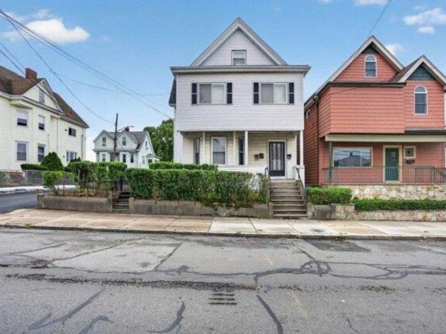 house with 6 bedroom, Medford MA ES105232747
