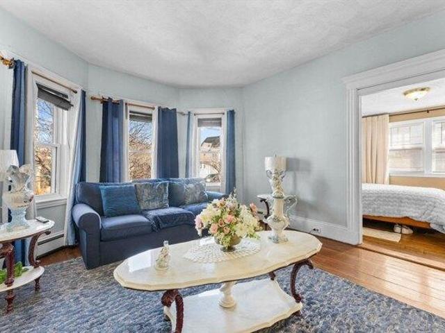 house with 6 bedroom, Medford MA ES103443464