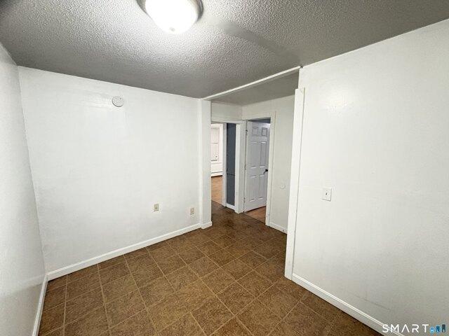 house with 6 bedroom, Meriden CT ES104849304