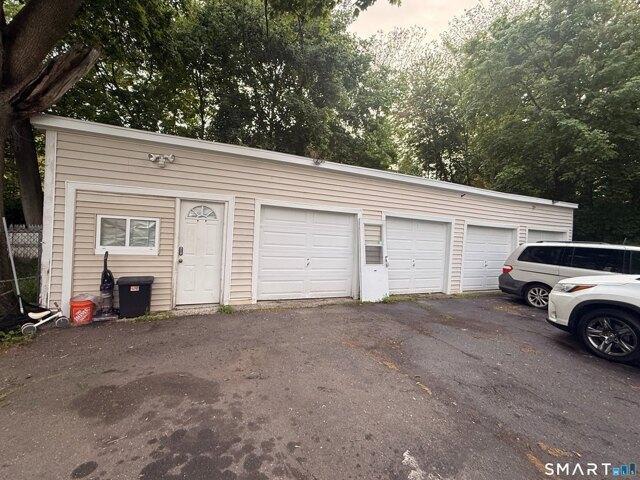 house with 6 bedroom, Meriden CT ES103070480