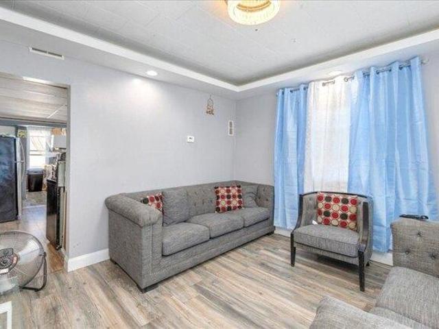 house with 6 bedroom, Methuen MA ES105060134