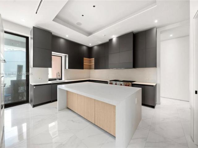 house with 6 bedroom, Miami Beach Fl FL DLS100902236