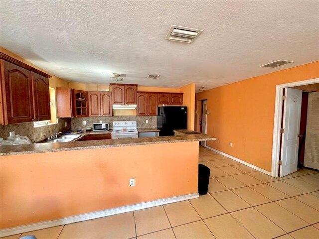house with 6 bedroom, Miami FL DLS92314602