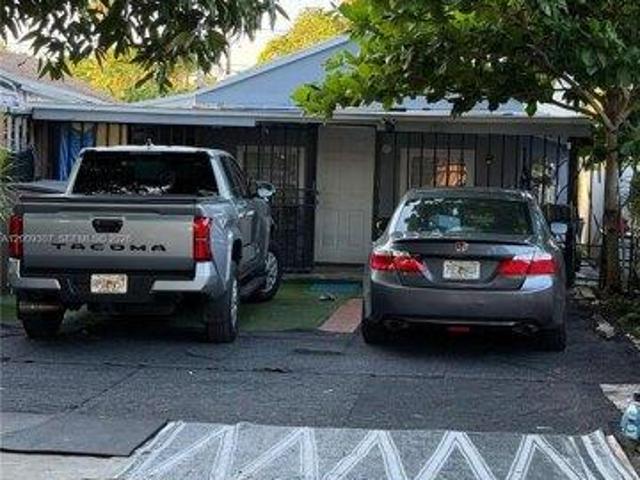 house with 6 bedroom, Miami FL ES104898525