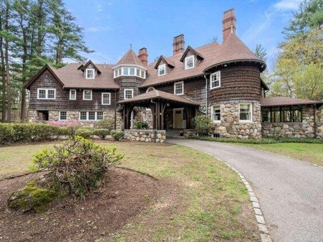 house with 6 bedroom, Milton MA DLS102724258