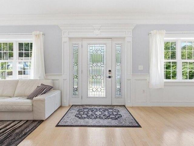 house with 6 bedroom, Milton MA ES105082218
