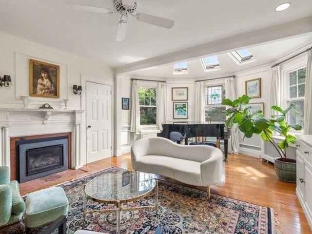 house with 6 bedroom, Milton MA ES105109203