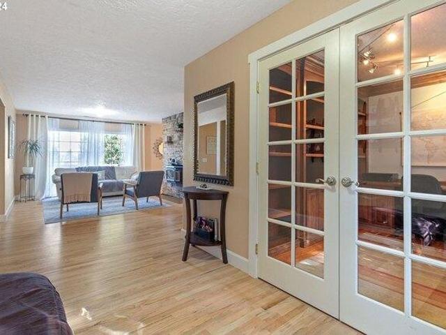 house with 6 bedroom, Milwaukie OR DLS88247193