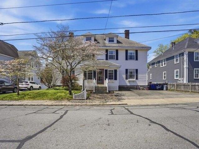 house with 6 bedroom, Milford MA ES102859907