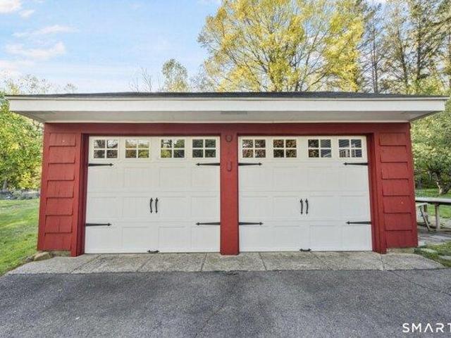 house with 6 bedroom, Milford CT ES104852617