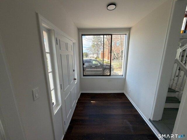 house with 6 bedroom, Milford CT ES105232601