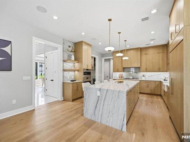 house with 6 bedroom, Millburn NJ ES105175950