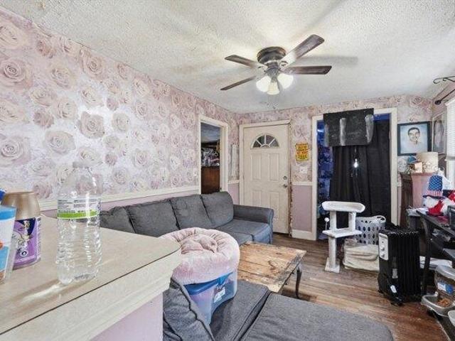 house with 6 bedroom, Millbury MA ES104078595