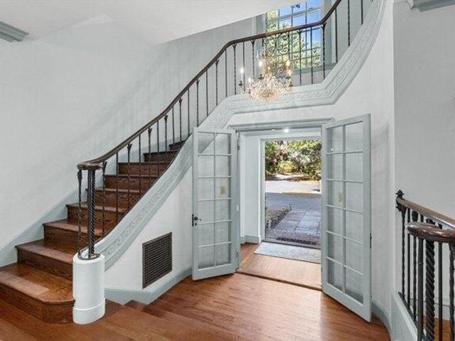 house with 6 bedroom, Millis MA ES105104892